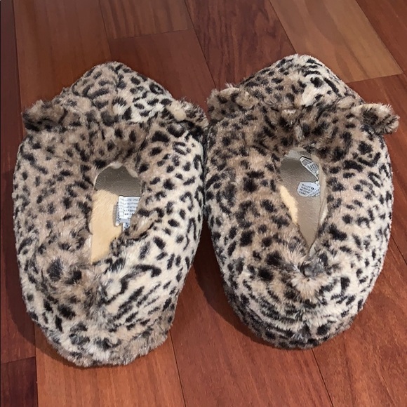 Forever 21 | Shoes | Forever 2 Cheetah Leopard Fluffy Animal Slipper ...